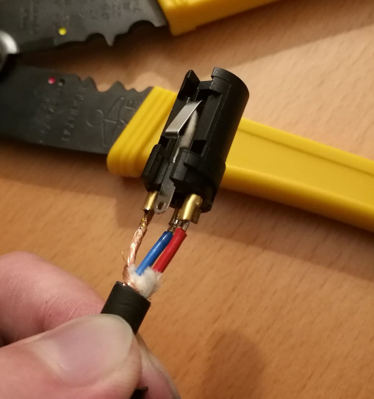 DIY Triangular Balanced Contact Microphone - Sonigon